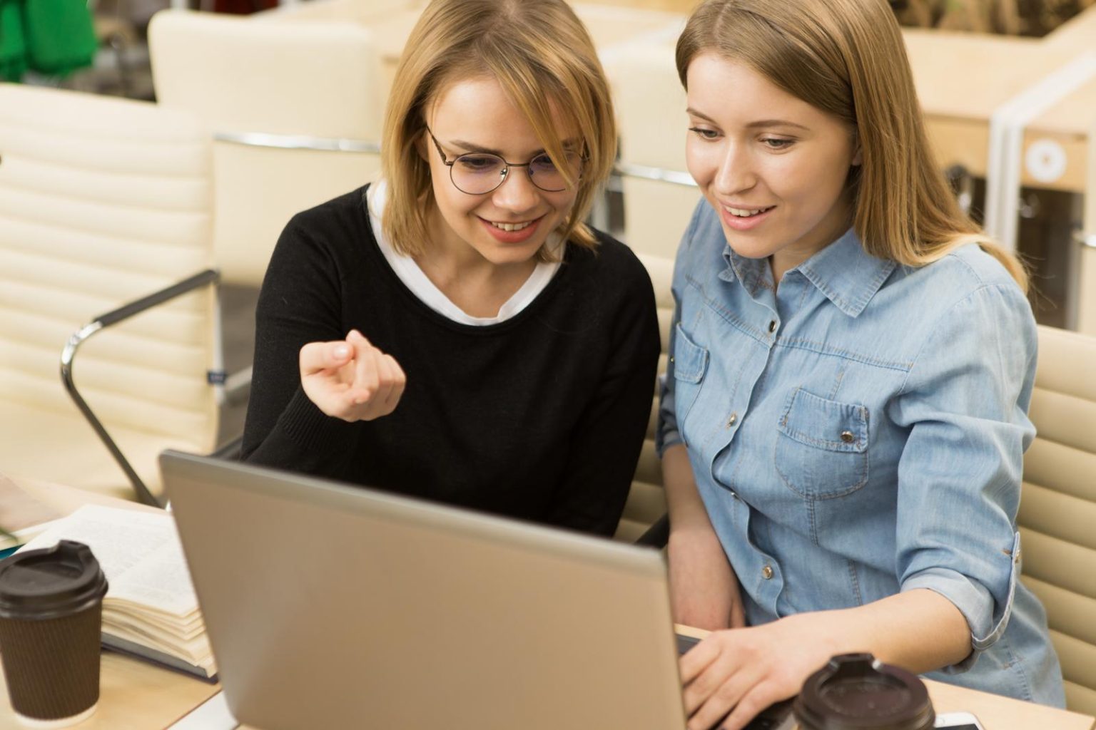 Discover the Top 10 Online Chat Rooms for Engaging Conversations!